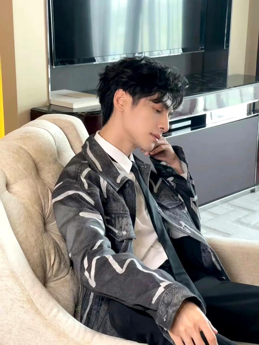 Who can stand Luo Yunxi's profile. - iMedia