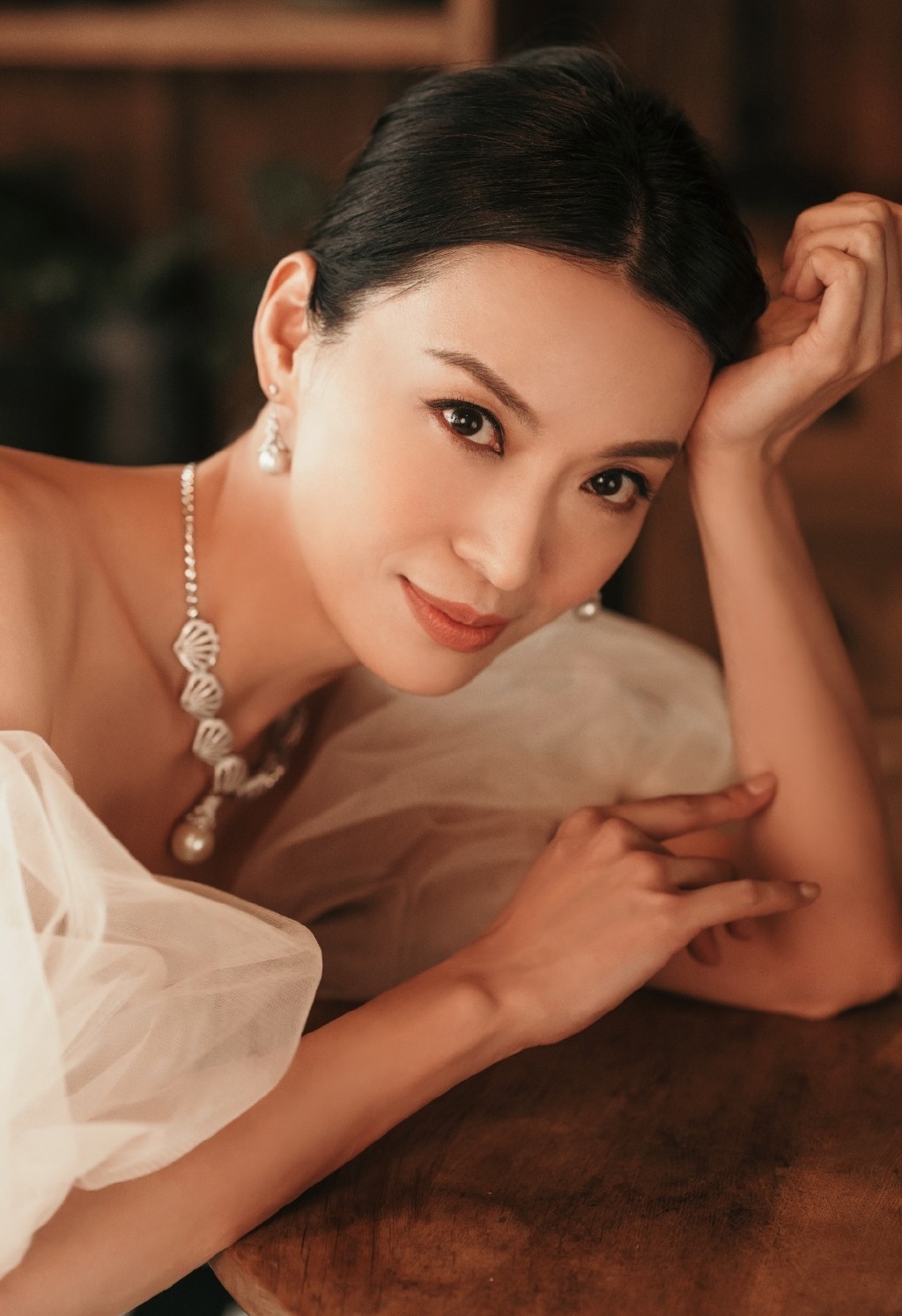 Miss Asia champion Chen Wei is about to remarry, and she has posted her wedding photos. The ...