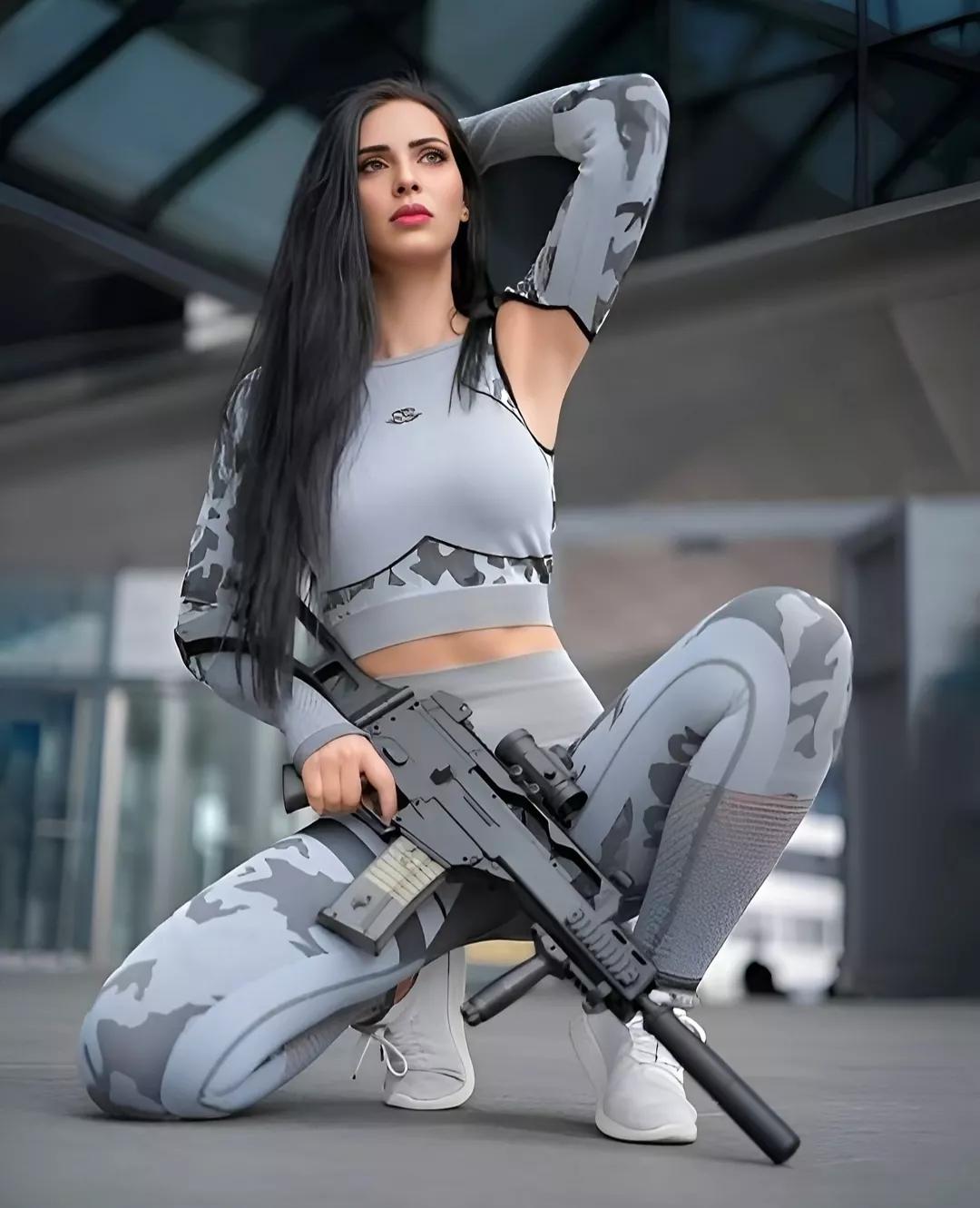 Mobile desktop, star Jacqueline Neubauer - iNEWS