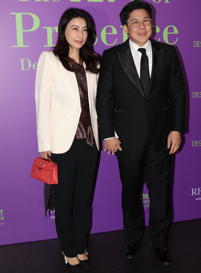 Guo Jingjing held the nomination bag to attend the dinner party, and ...