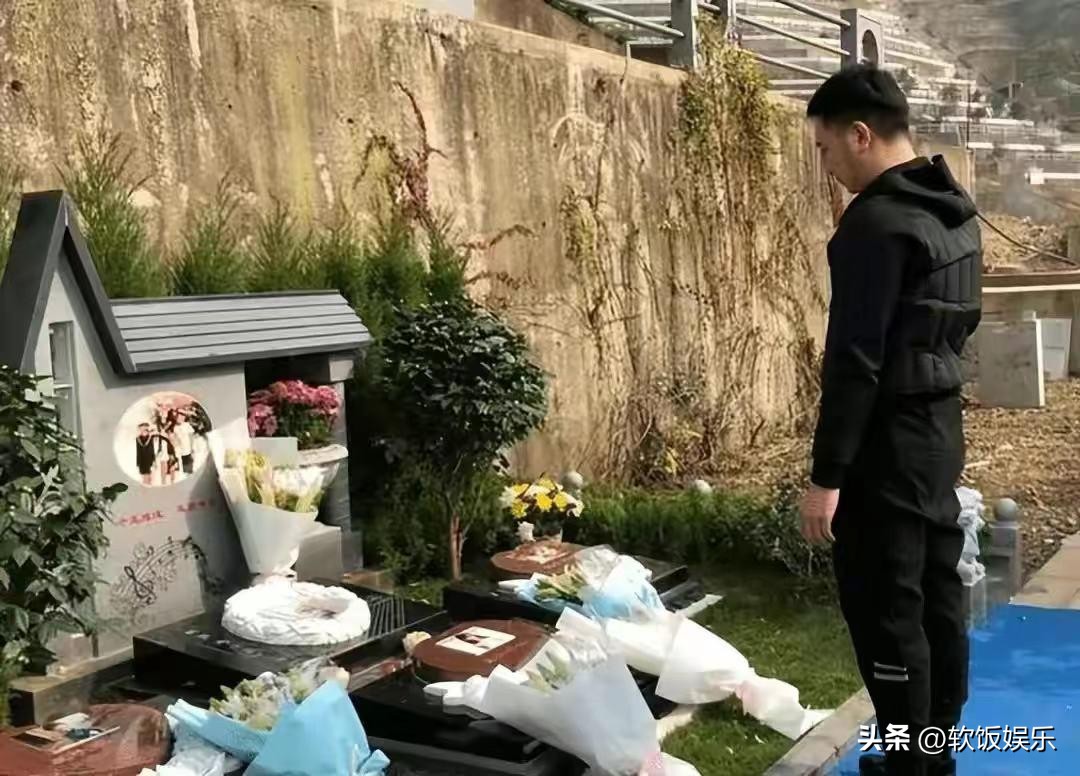 Lin Shengbin and Xinhuan appeared in the clothing city! Walking with ...