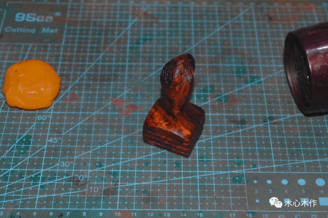 Wood carving snake - iNEWS