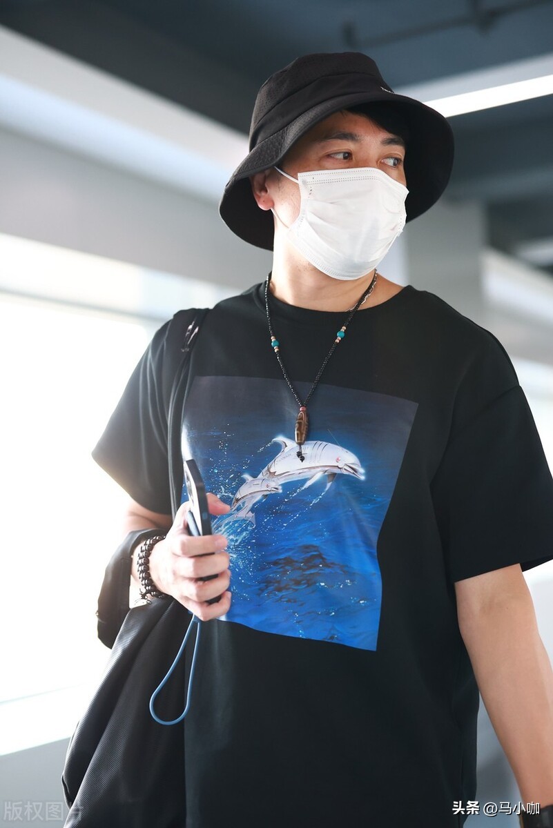 Bao Jianfeng appeared at the airport, he really liked the Emperor Wen ...
