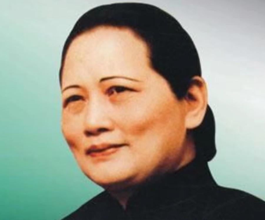 The last photo before Soong Ching Ling's death, because she had no ...