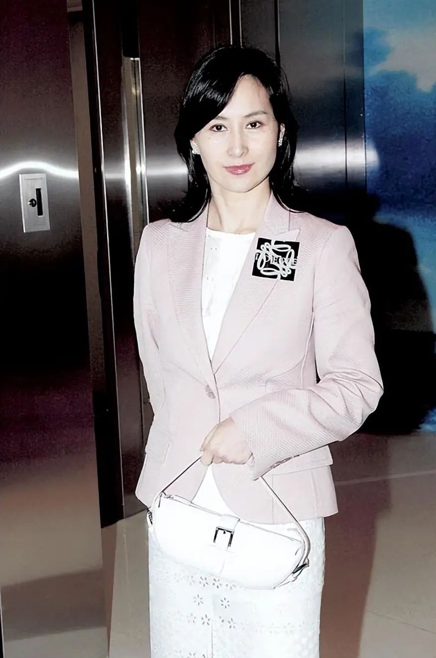 He Chaoqiong, the successor of the gambling king, was beaten with a ...