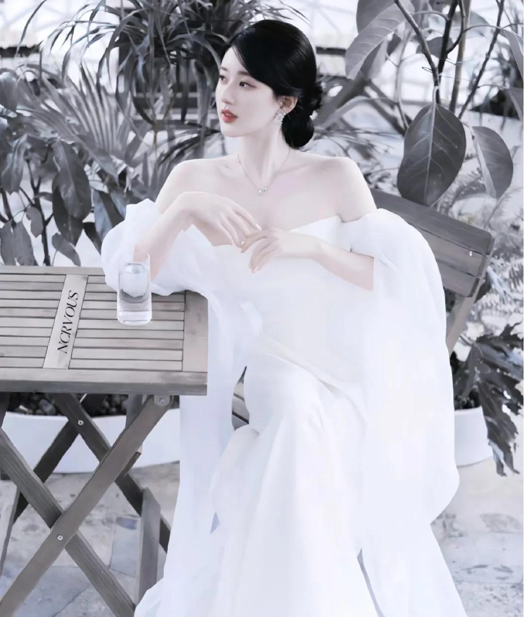 Zhao Lusi red carpet picture - iNEWS