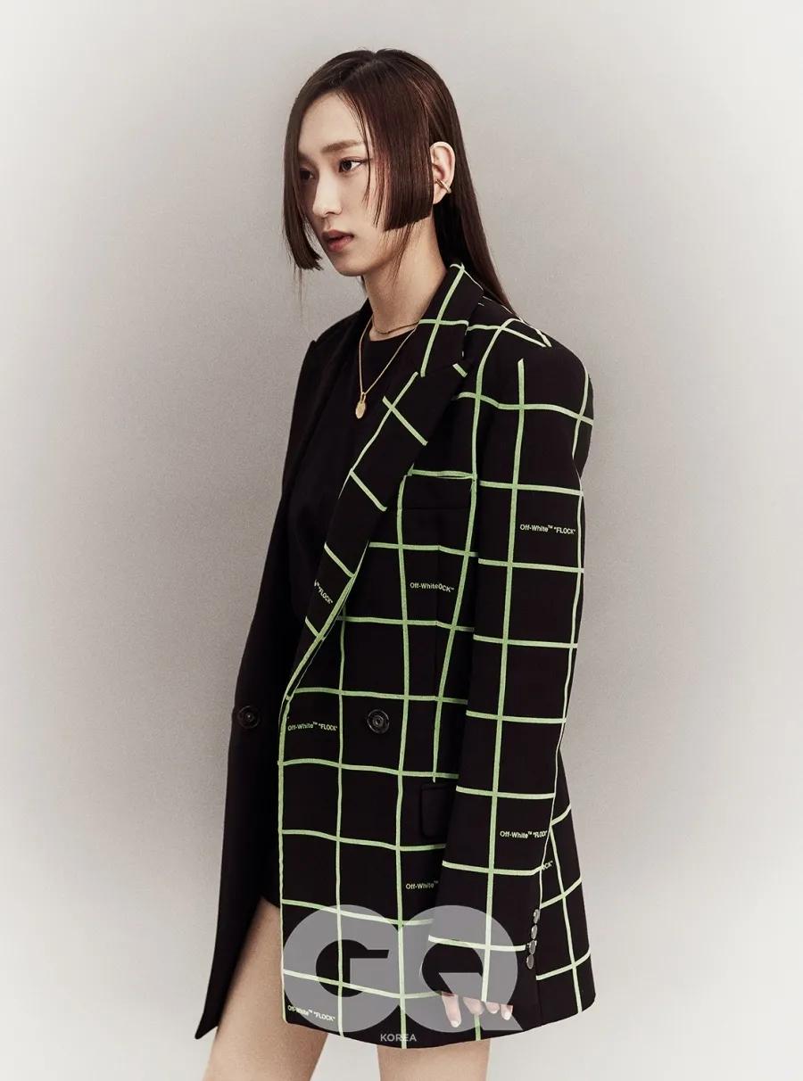 Liu Huiying's "GQ" Korean KOREA January 22 pictorial blockbuster, her ...