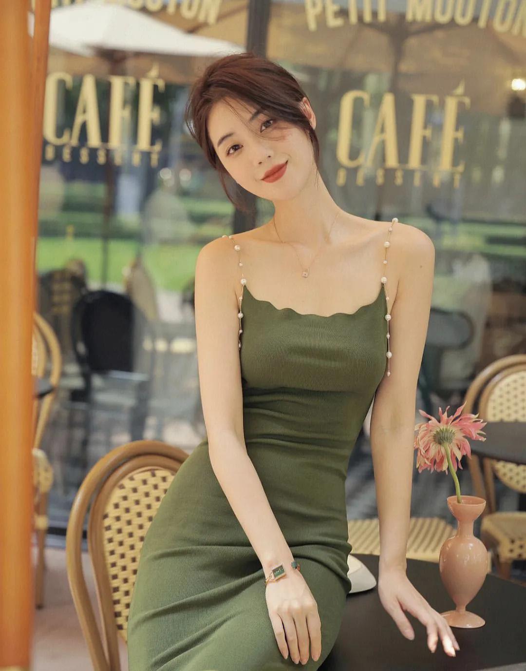 Little Ya Fashion Outfit Issue 23: Age-reducing and cute, showing a ...