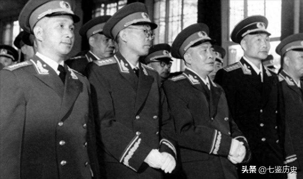 In 1955, when Yu Deshui was awarded the rank of "colonel", Xu Shiyou ...