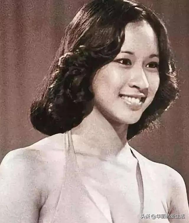 63-year-old Zhu Lingling's temperament has not diminished back then - iNEWS