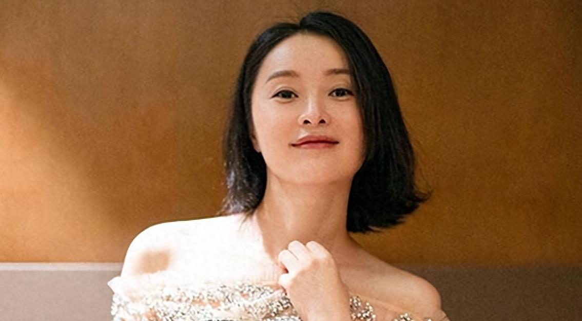 It is suspected that 51-year-old Wu Yue publicly admitted his relationship with Zhang Junyu, a ...