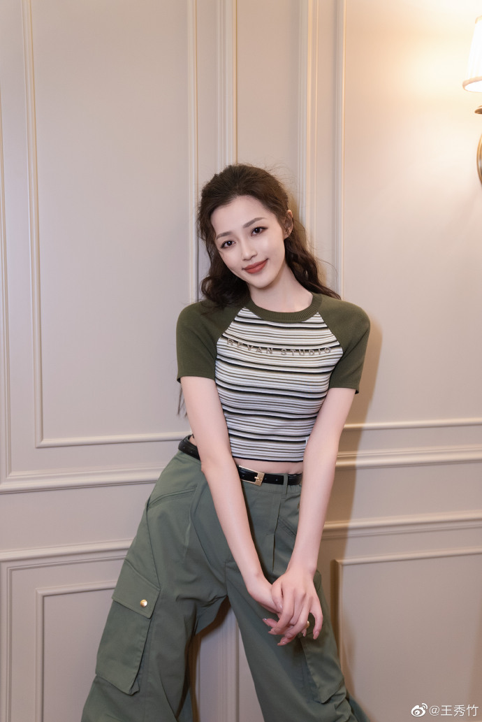 "Ordinary Road" also plays "Plastic Sisters". Compared with Jin Chen and Wang Xiuzhu, the ...