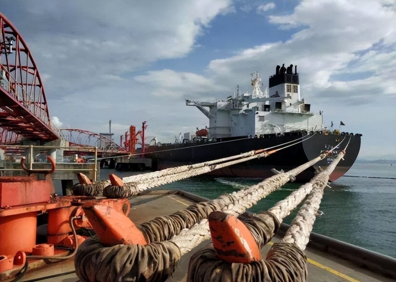 A giant ship loaded with North Korean shells was suddenly intercepted ...