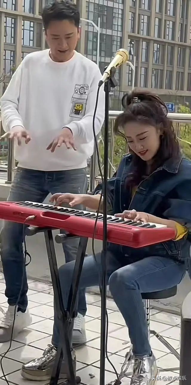 39-year-old Wang Xiaowei performed on the street! Plump and fat, suspected of being pregnant ...