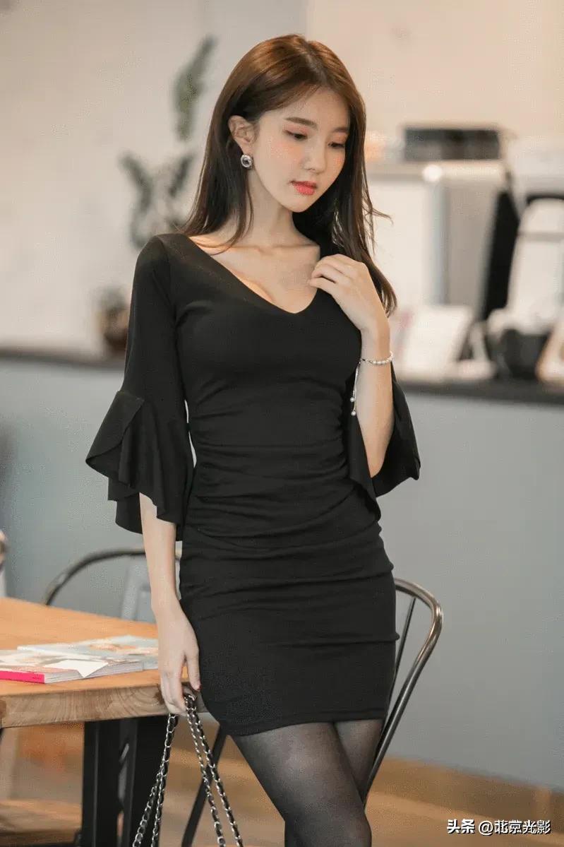 Black silk high-heeled beauty, enough to be seductive - iNEWS