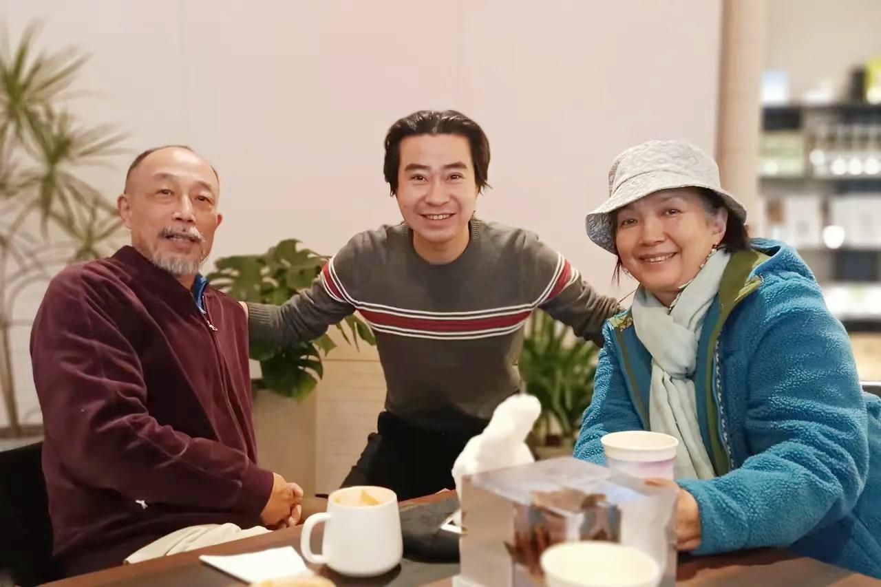 Lu Liping and her third-married husband returned to China for the New ...