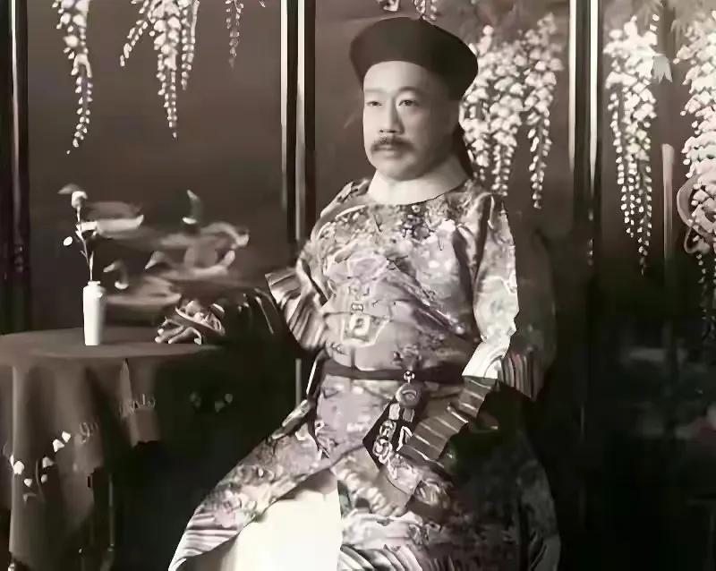 Gege, the last of the Qing Dynasty, was imprisoned for 15 years and ...