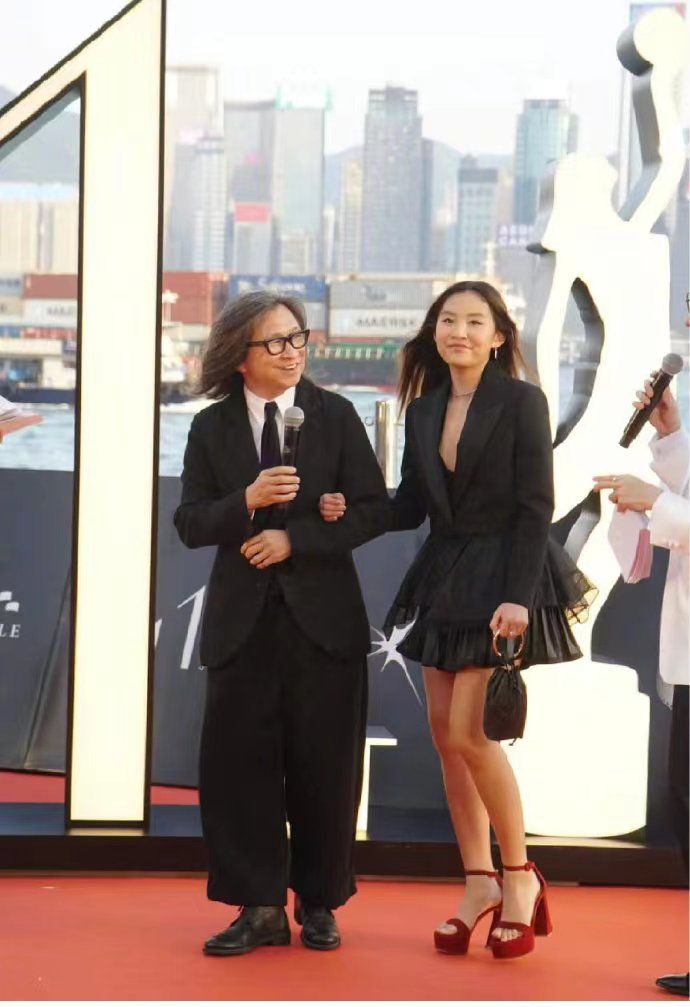 Wu Junru and Chen Kexin's daughter debut pure facial features youthful ...