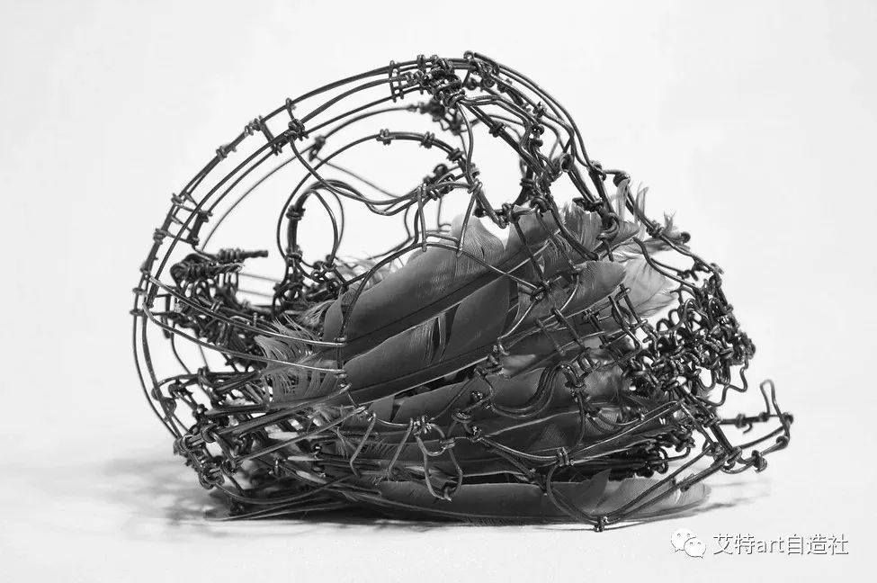 Guy - Sculpture Anatomy of Easel Art in Action - iNEWS