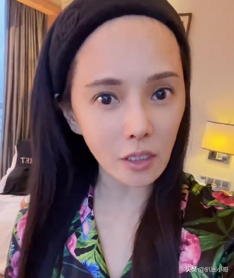 54-year-old Yi Nengjing revealed her recent situation!The hairline is ...