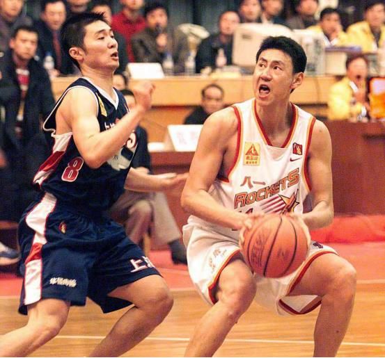 Two famous Chinese basketball players, Li Nan and Zhu Fangyu, who have ...