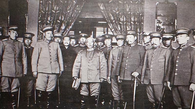 Yuan Shikai predicted before his death in 1916: There are three people ...