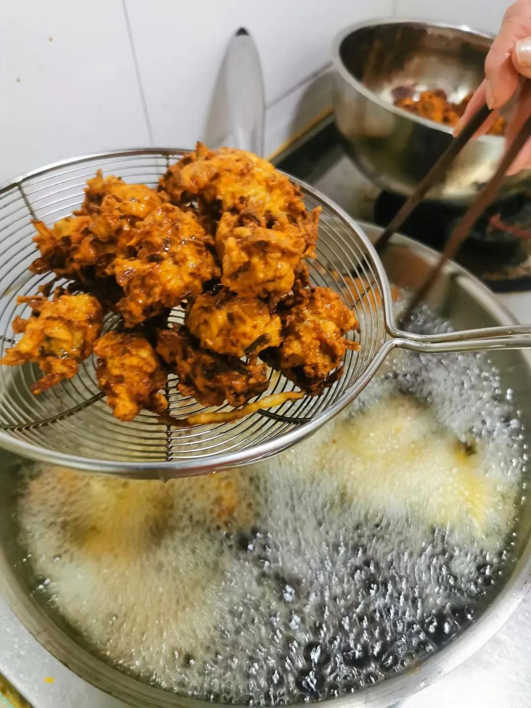 Winter food - fried radish balls - iNEWS