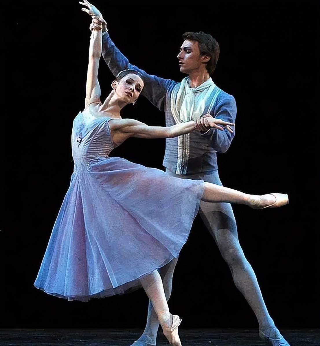 Analysis of the Perfect Fusion of Light and Shadow and Rhythm of Dance ...