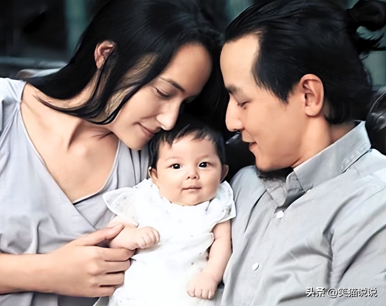 Wu Yanzu's wife took a group photo: Azu painted nail polish for his ...