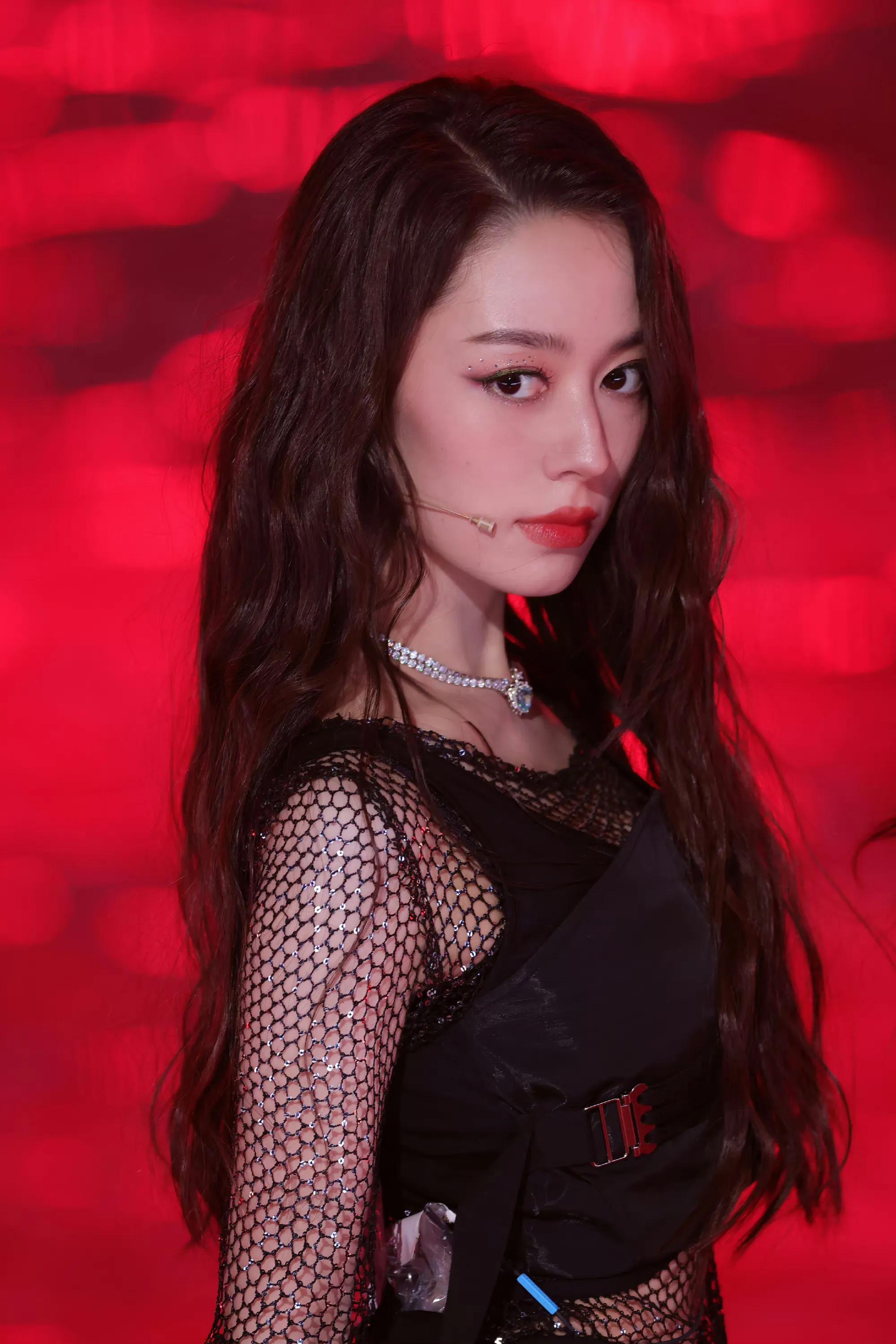 Sisters Who Make Waves Season 4 Pen-hold shooting: Zhu Zhu's charming ...