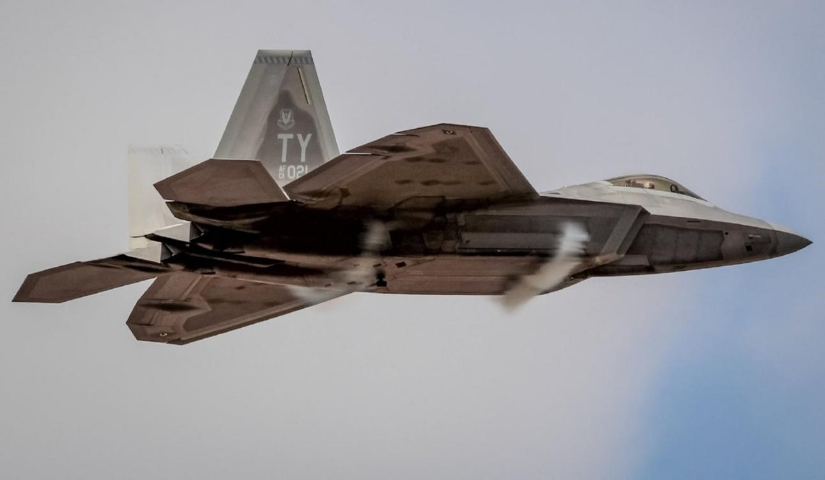 Chinese satellite made another great contribution! The U.S. F-22 ...