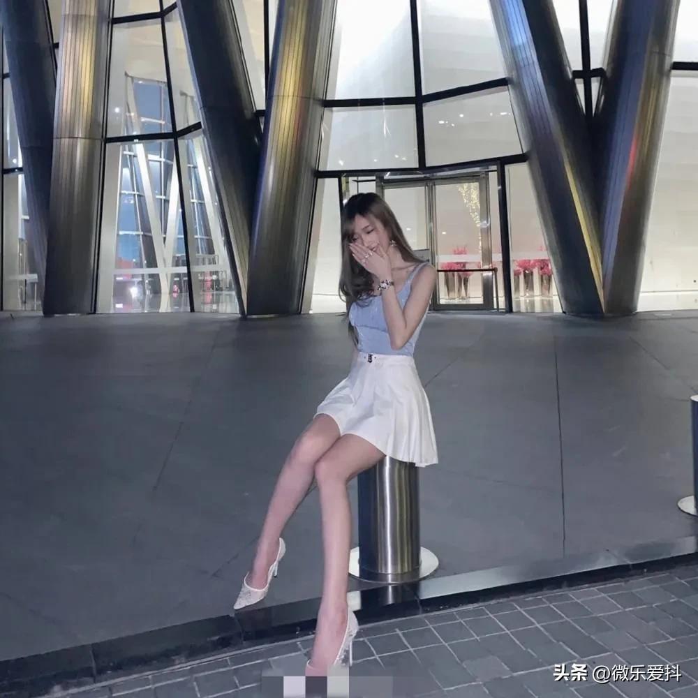 Rotten's legs are one meter three long!Male fans take pictures offline ...