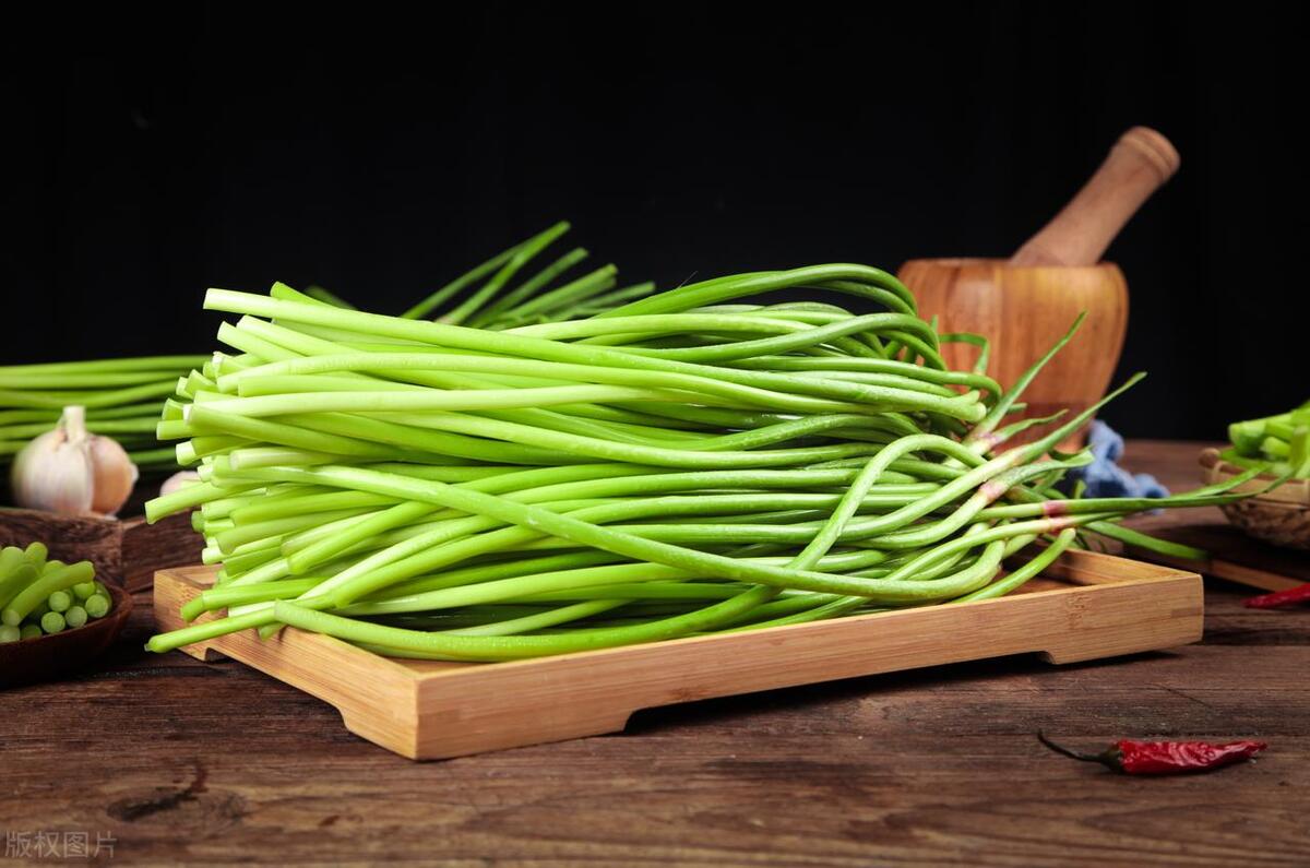 The beef is soft and tender, the garlic moss is fresh and sweet, the ...