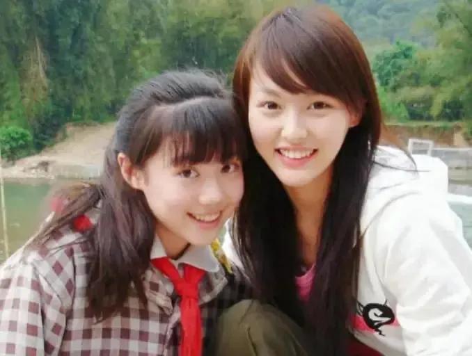 After 23 years, Tang Yan's old photos were exposed and stunned netizens: So little Tang Yan ...