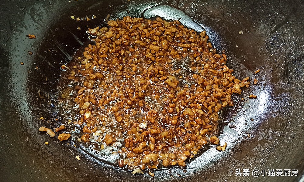 This small stir-fry dish made with garlic moss is salty, fragrant and ...