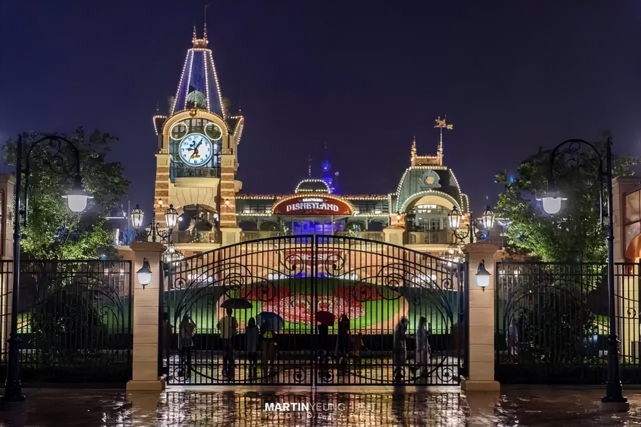 Entrance Gates: A Drainage Tool for Theme Parks - iNEWS