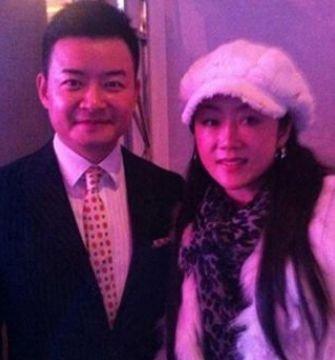 The famous host Li Jiaming married his 18-year-old first love, but in ...