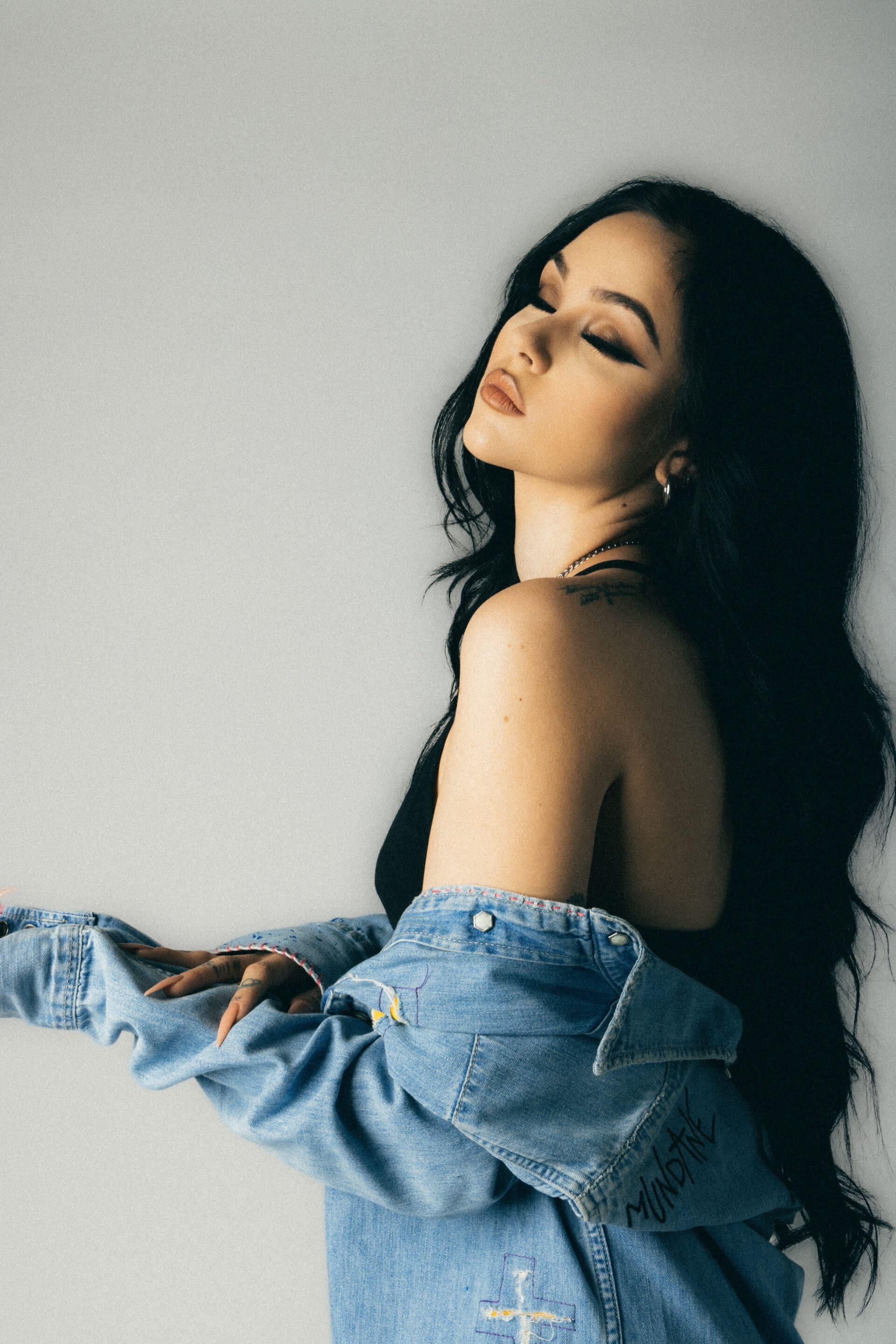 Maggie Lindemann (Maggie Lindemann) sultry expression beats your heart ...