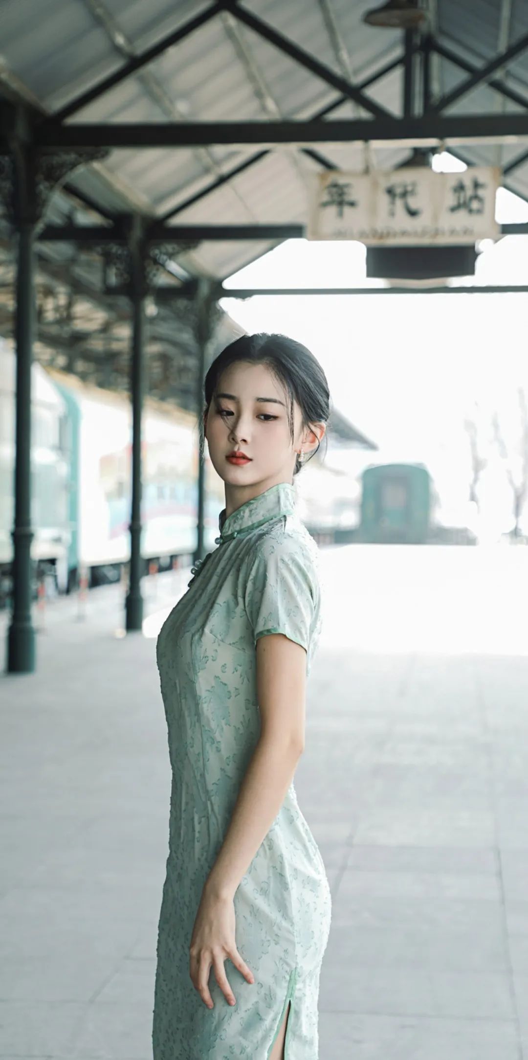 Celebrity photo: Shao Yu Qitian blue cheongsam is beautifully shot in ...