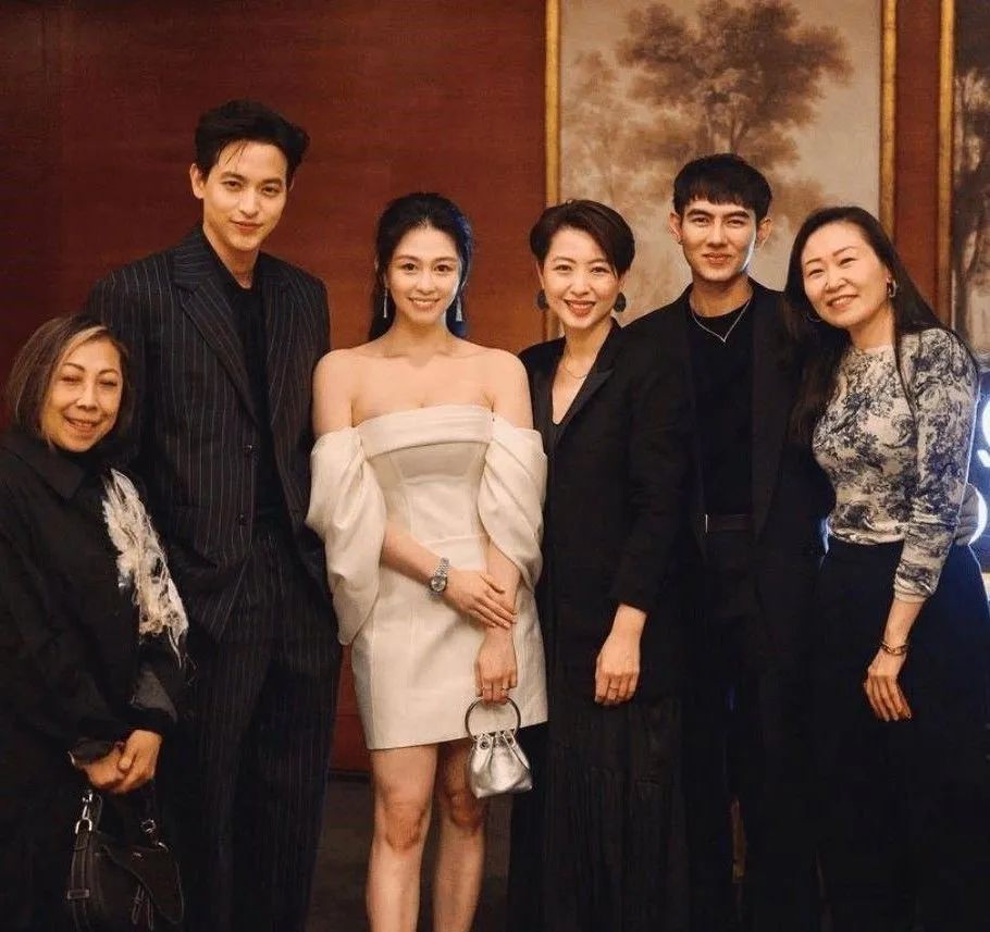 Qiu Shuzhen's daughter's beauty is amazing! She has exactly the same ...