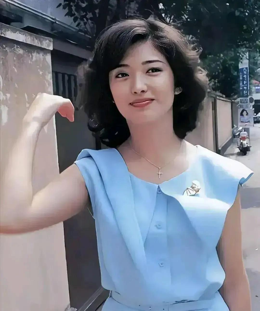 Momoe Yamaguchi, 19, is so beautiful, sexy and seductive! - iNEWS