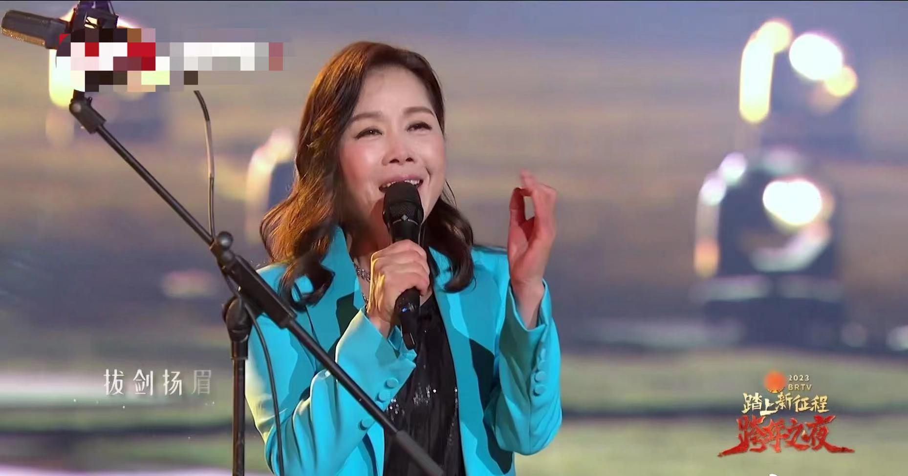Beijing Satellite TV New Year's Eve!Cui Jian sang in the cold wind ...