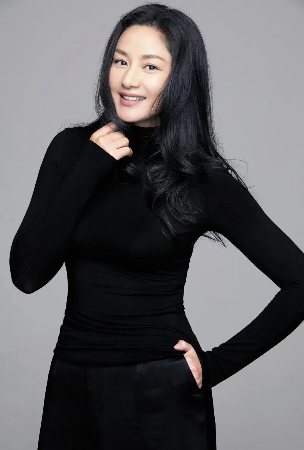 Qu Ying, who became a supermodel at the age of 20, is now 52 years old ...