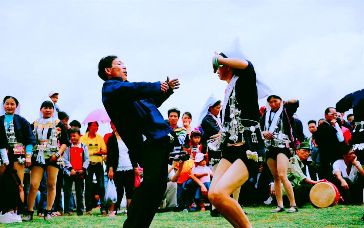 In Yunnan, a minority, women wear ultra-shorts all their lives, and ...