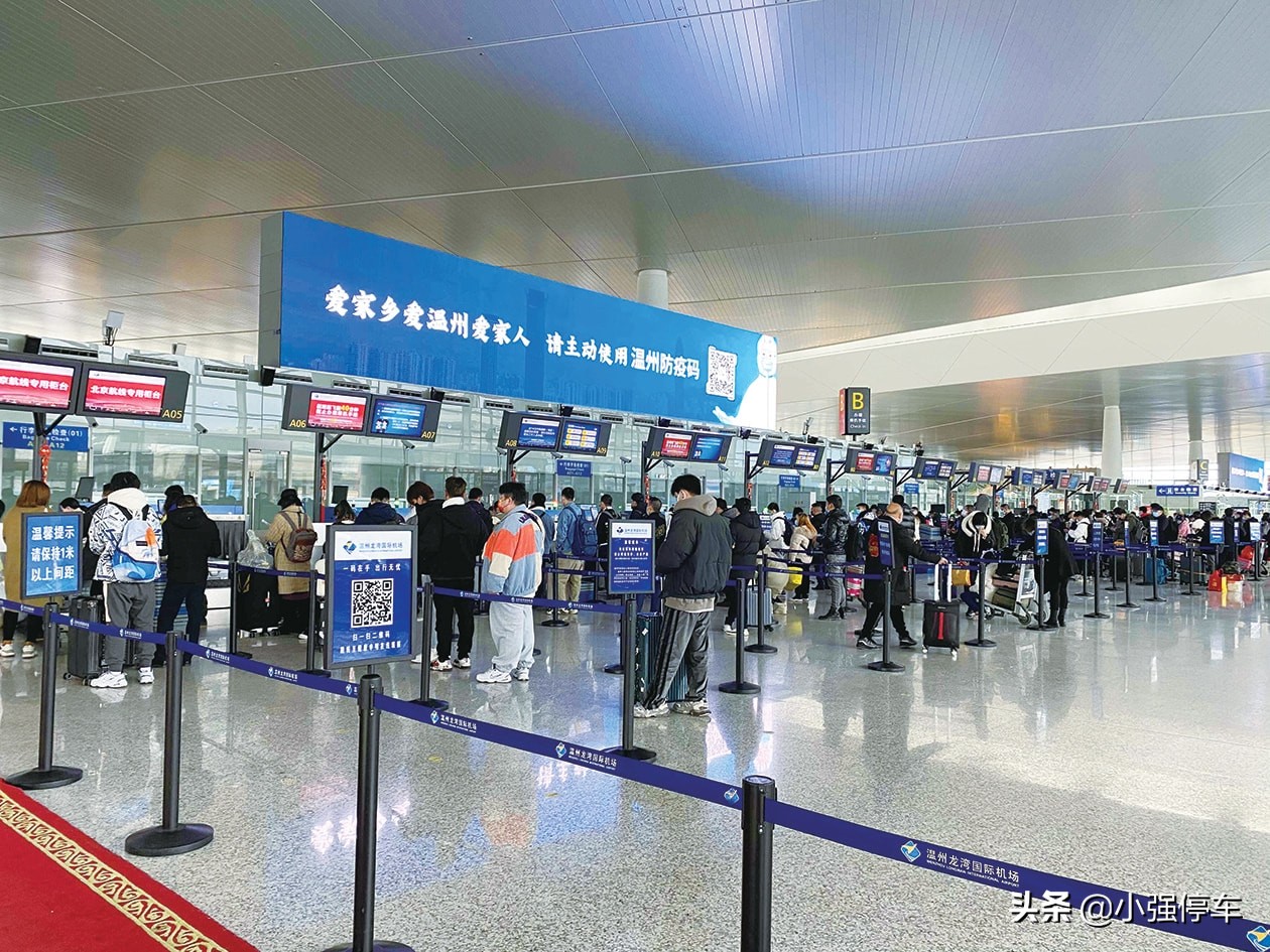 How much is the parking lot at Wenzhou Longwan Airport per day, and the ...