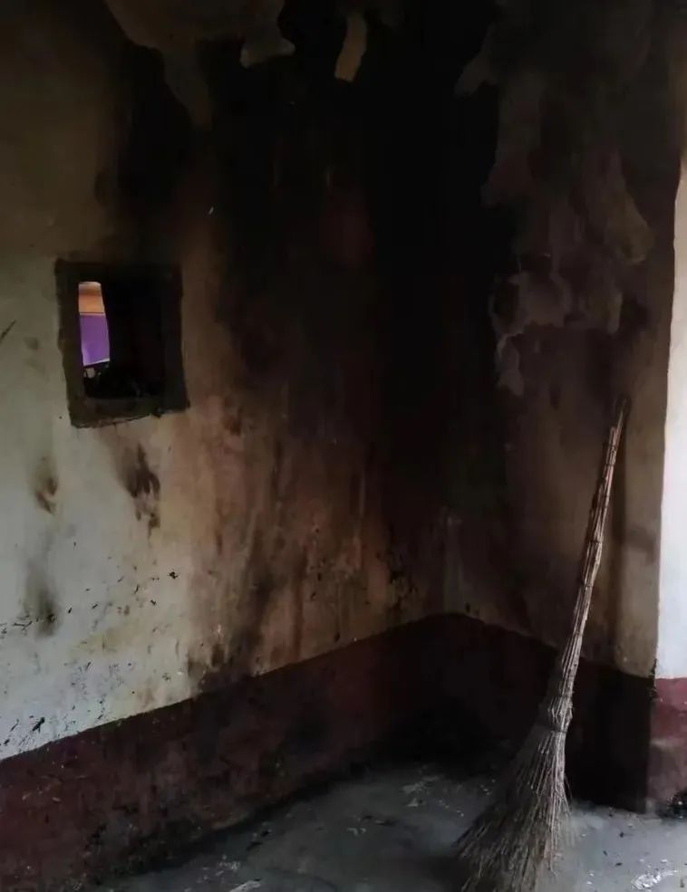 The person who rescued people in the fire came from "Qiu Shaoyun's Army ...