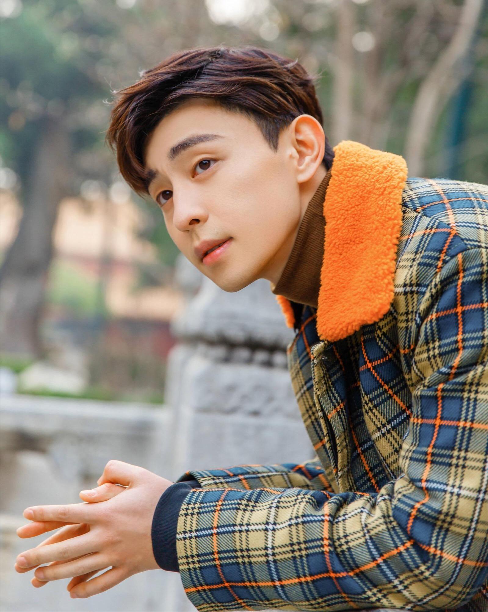 One and a half years after "retiring from the Internet", looking at Deng Lun's current "dilemma ...