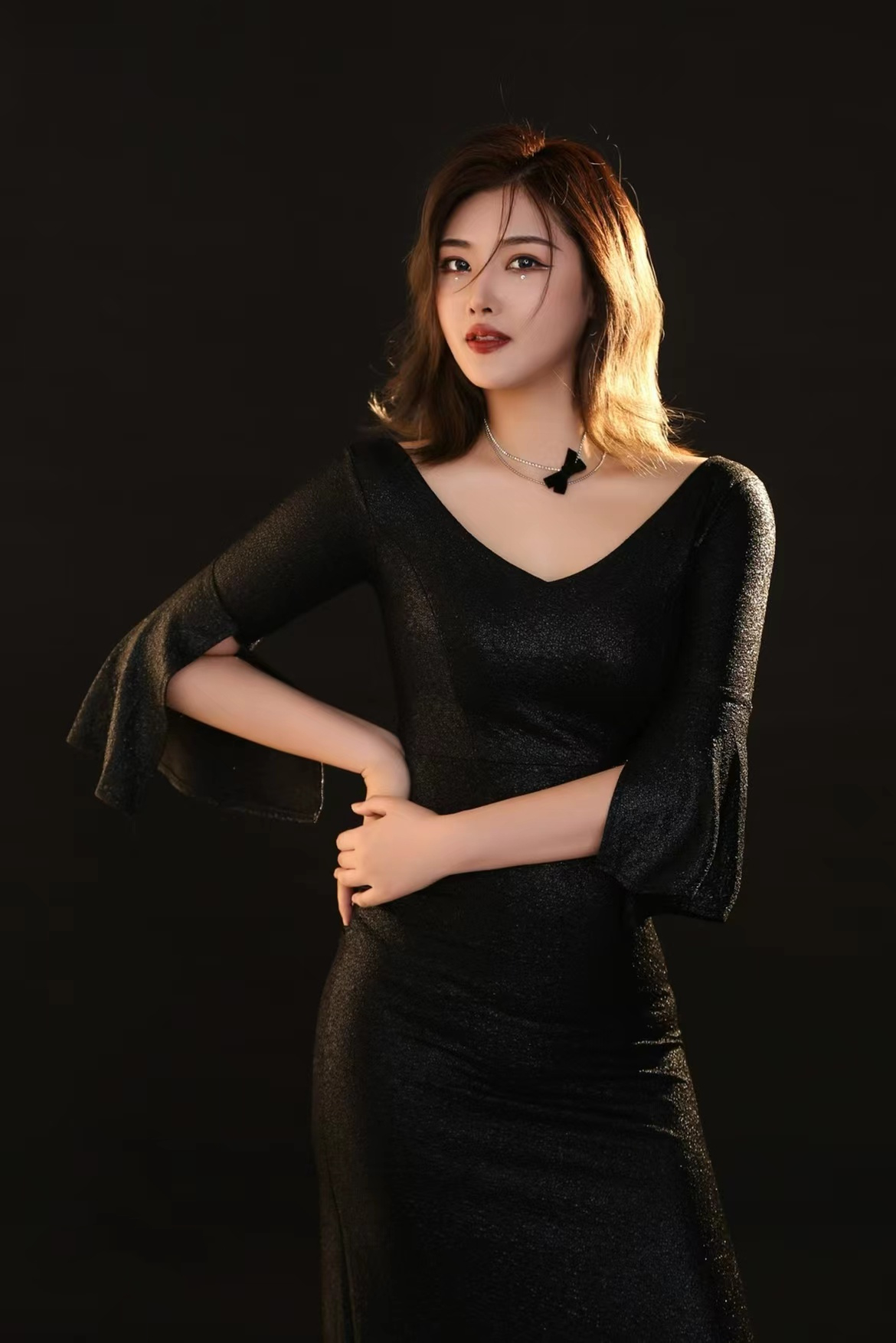 Zeng Ying, the beautiful host who mourned Abe, committed suicide again ...