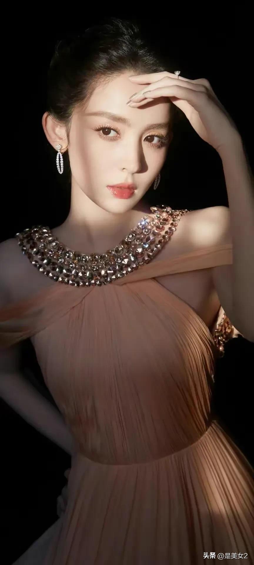 12 frames of beautiful photos of Nazha, each picture is a collection ...