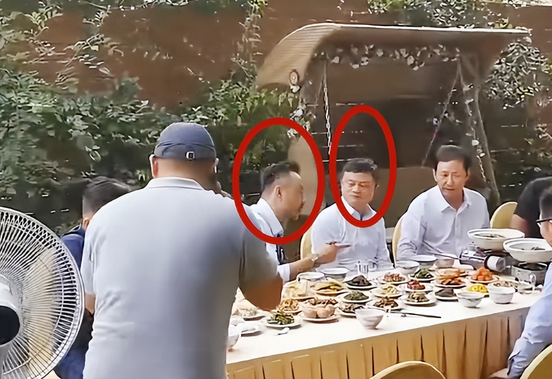 shame! Ma Yun held a family banquet in the courtyard of Ma Yun's ...